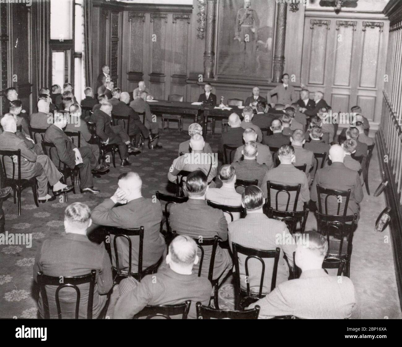 Adolf hitler parle Banque de photographies et d’images à haute ...