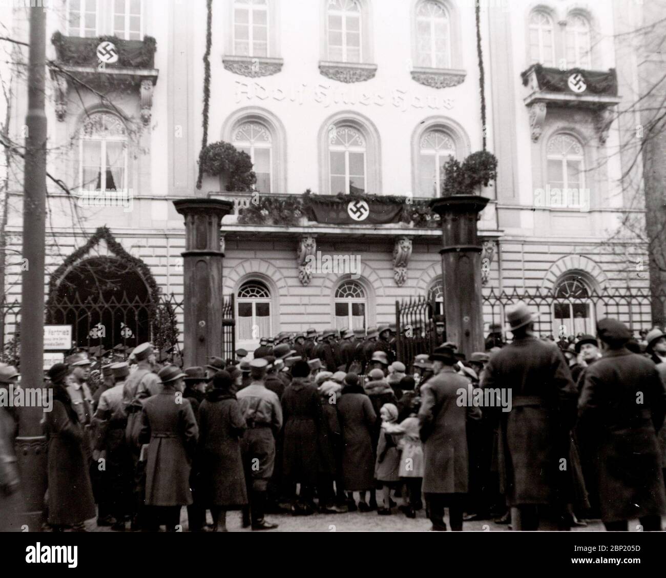 Inauguration de la maison d'Adolf Hitler à Kassel Heinrich Hoffmann ...