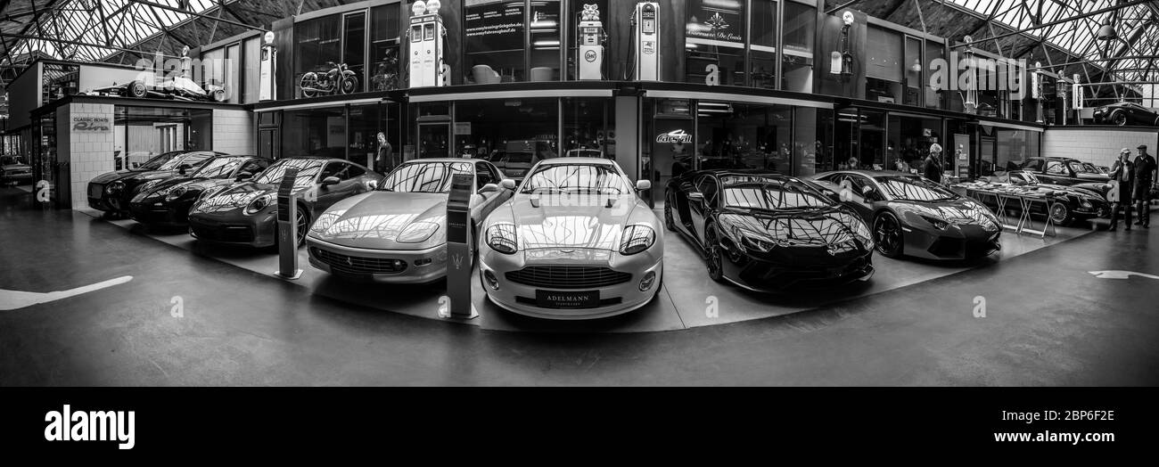 Garage porsche noir et blanc Banque de photographies et d’images à ...