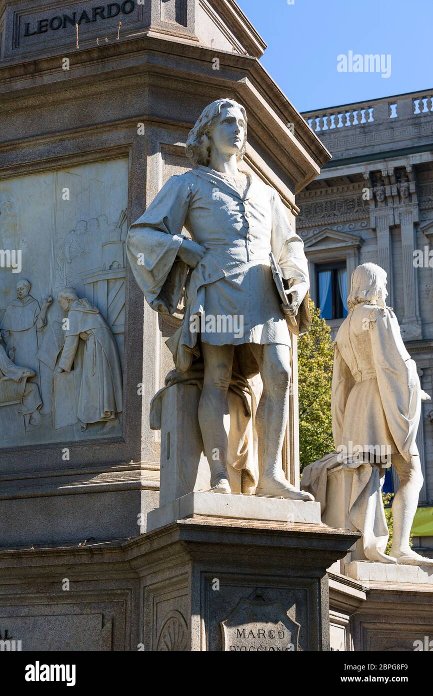 Statue De L onard De Vinci La Piazza Della Scala D tails De La Statue De L onard De Vinci La Piazza Della Scala D tails De La