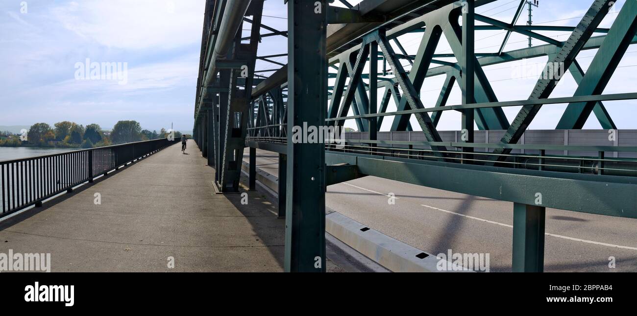 Plaque de gousset de pont Banque de photographies et d’images à haute ...