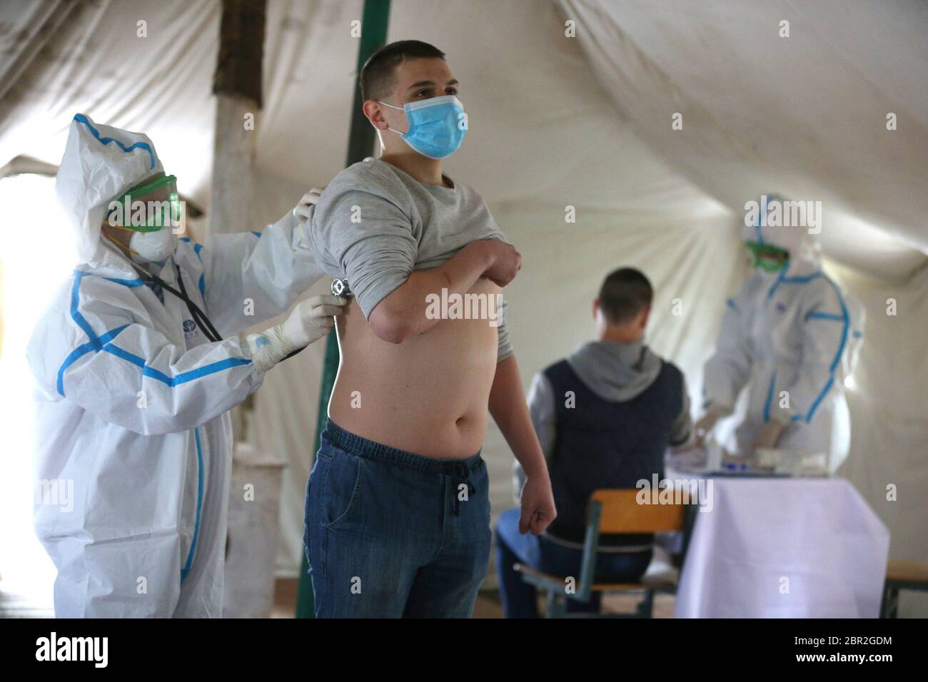Examination Army Medical Conscript Banque d'image et photos - Alamy