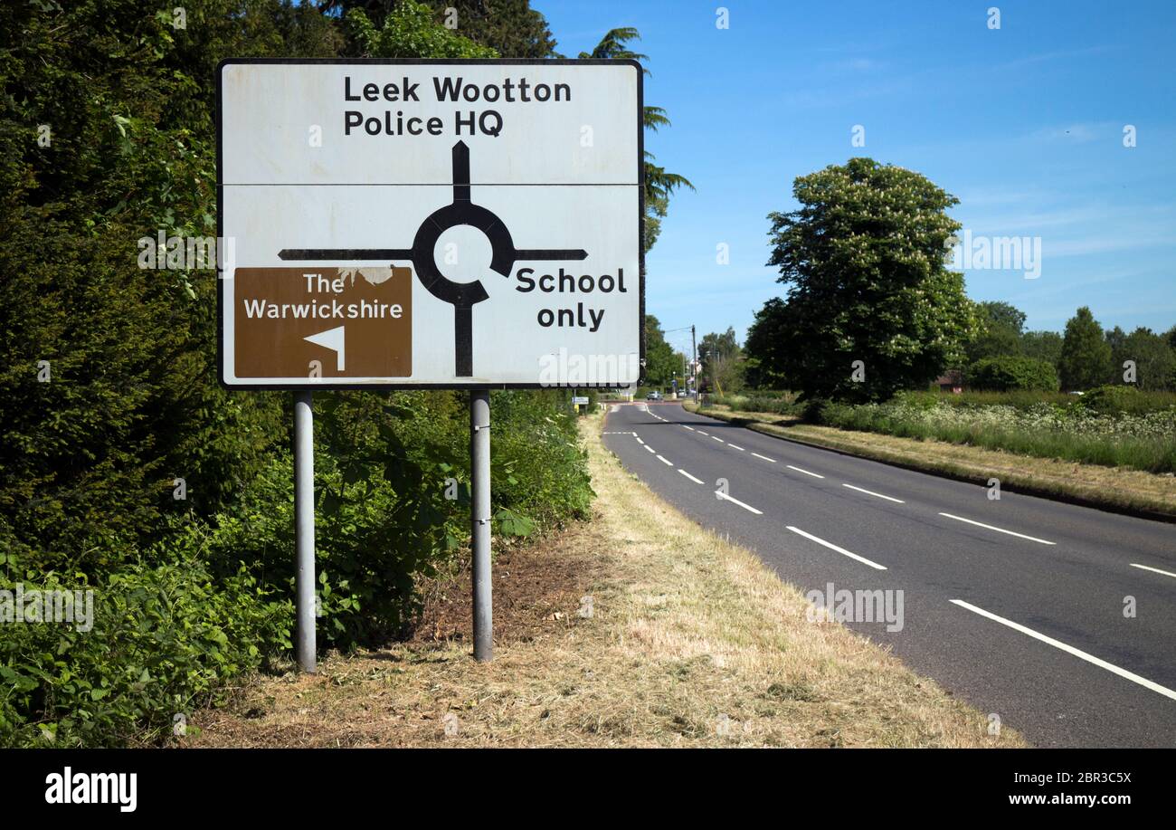 Panneau De Signalisation Rond Point Banque d'image et photos - Alamy