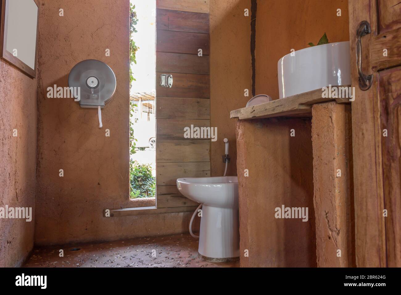 Soil toilet Banque de photographies et d’images à haute résolution - Alamy
