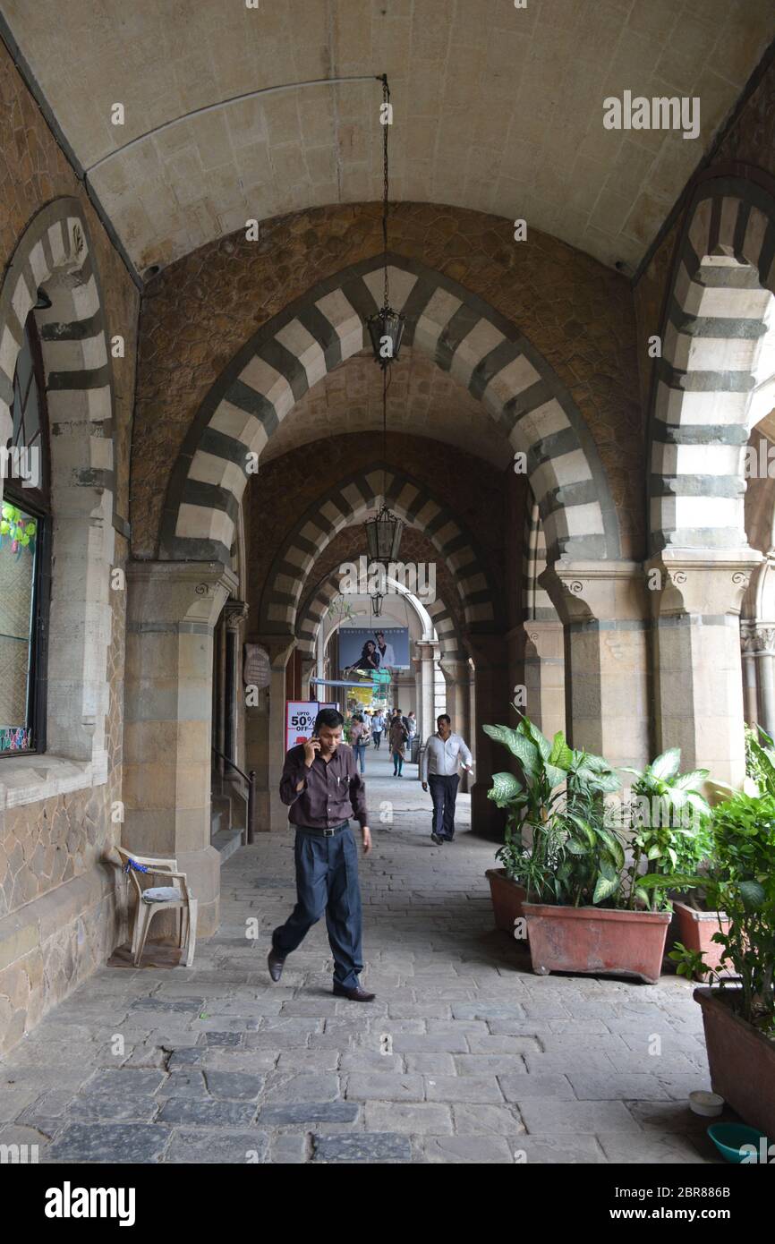 Les portiques distinctifs de la bibliothèque et de la salle de lecture ...