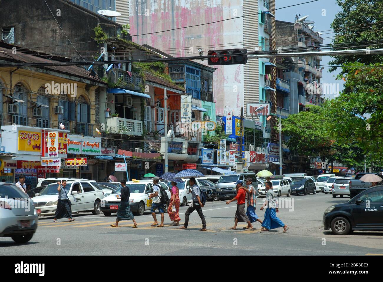 Yangon car pollution Banque de photographies et d’images à haute ...