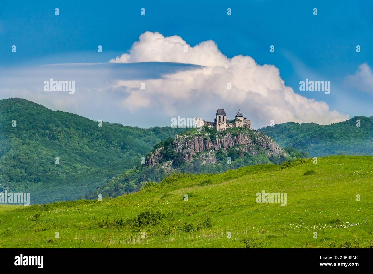 Castle mountain hungary Banque de photographies et d’images à haute ...