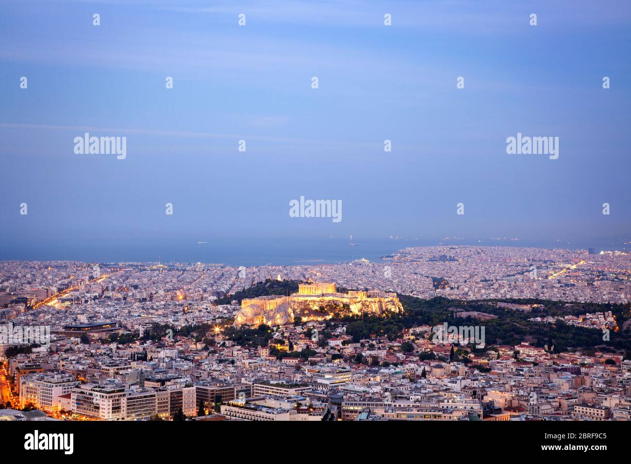 La plus haute colline à athènes Banque de photographies et d’images à ...