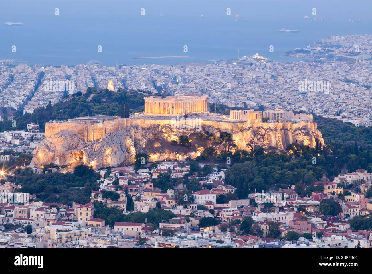 La plus haute colline à athènes Banque de photographies et d’images à ...