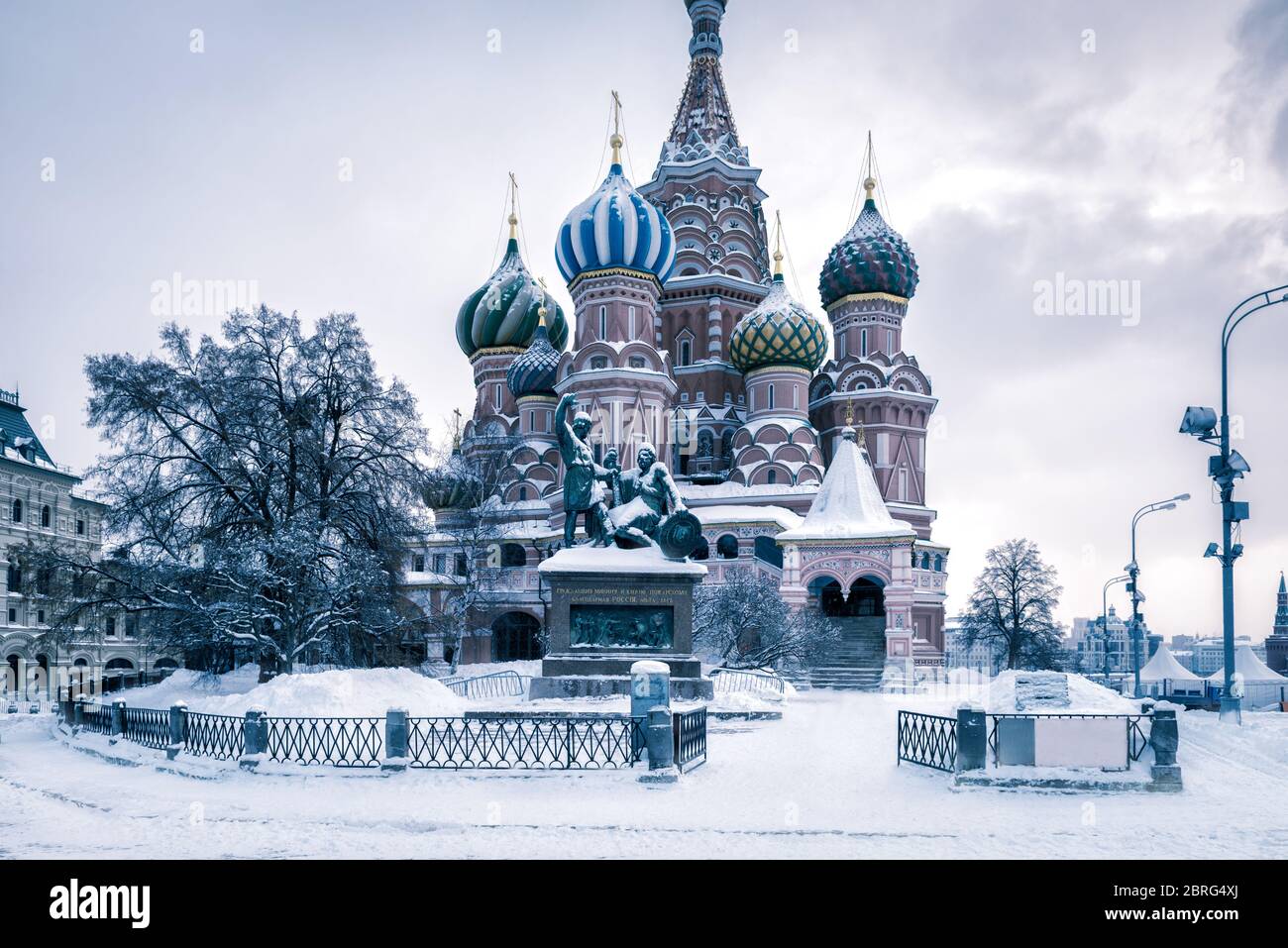 Cathédrale Saint-Basile en hiver, Moscou, Russie. C'est un monument ...