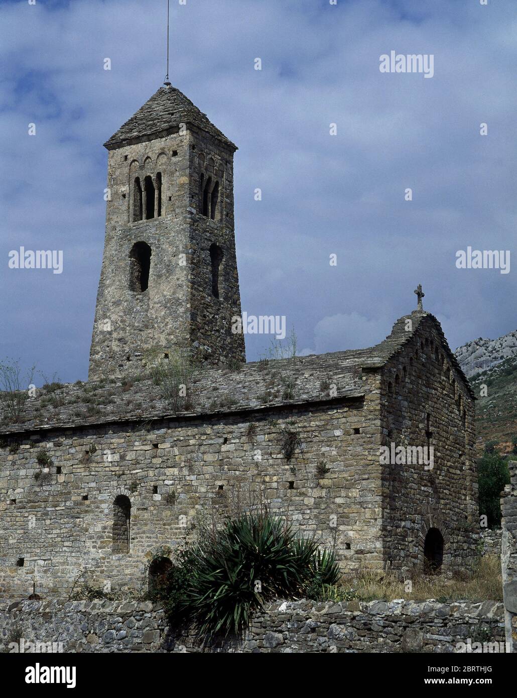 IGLESIA DE SAN CLEMENTE - SIGLO XI - ROMANICO LOMBARDO. LIEU: IGLESIA ...
