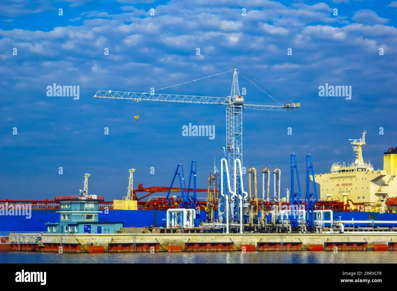 Terminal de pétrole brut. Le terminal pétrolier est une installation ...