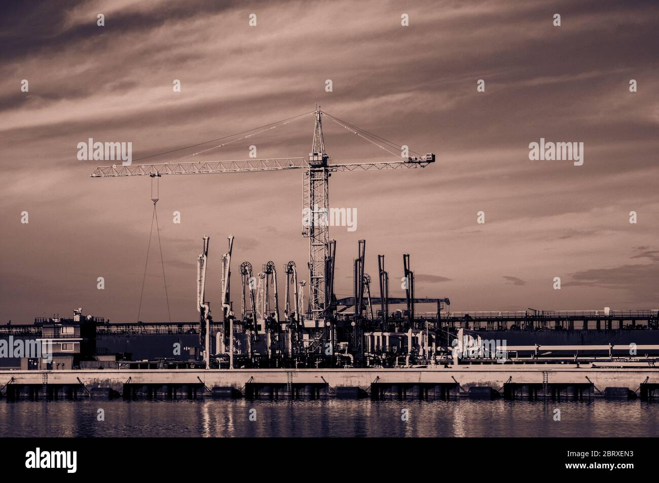 Terminal de pétrole brut. Le terminal pétrolier est une installation ...