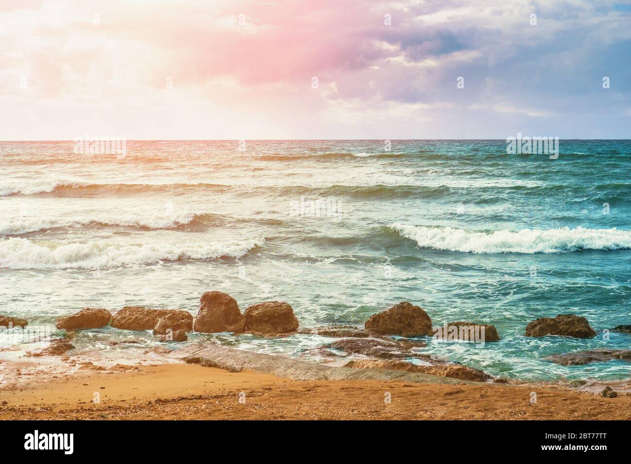 Paysage avec la mer d'azur Banque de photographies et d’images à haute ...