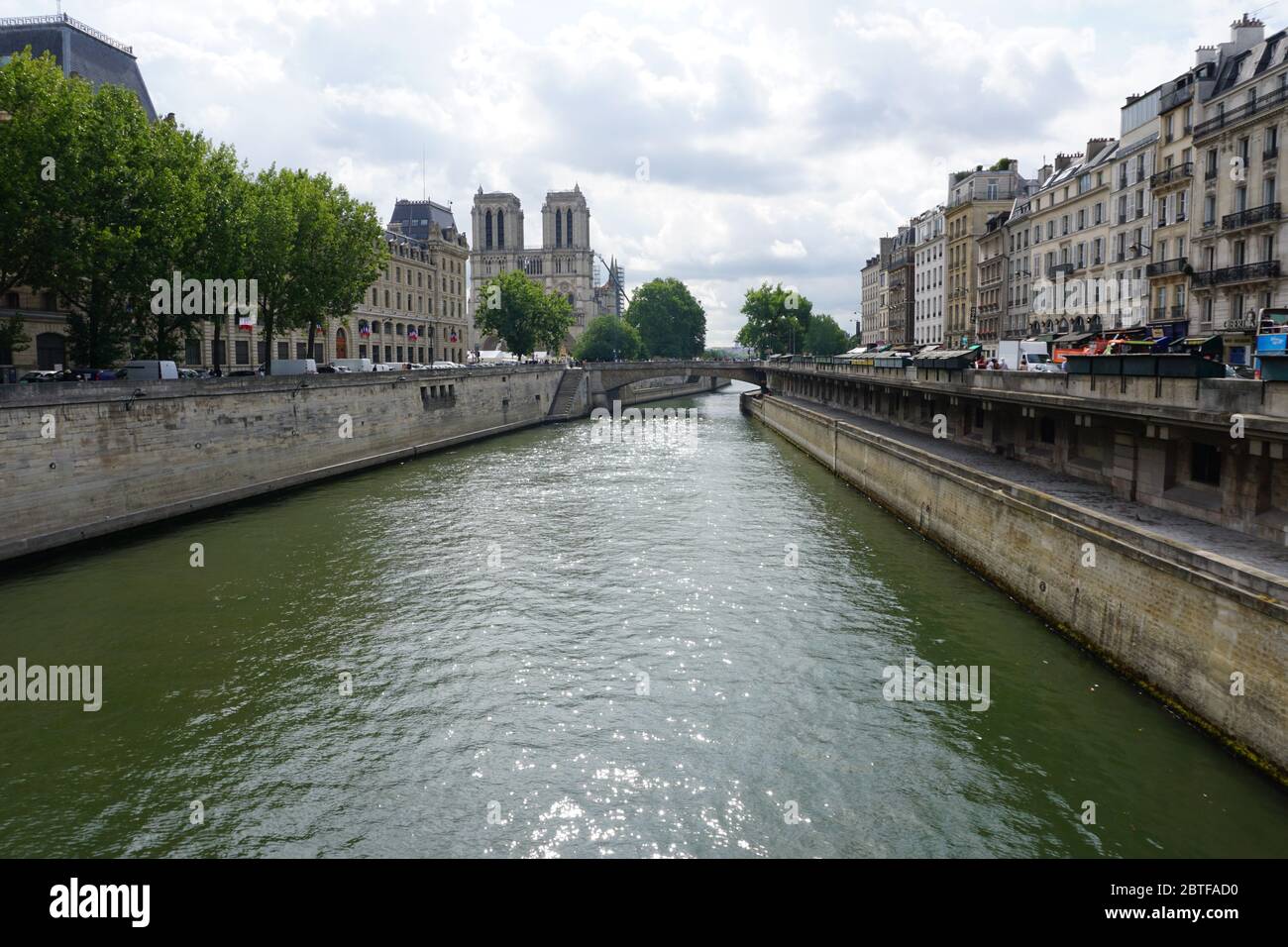 Rives gauche Banque de photographies et d’images à haute résolution - Alamy