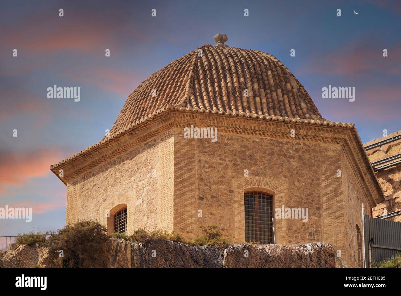 Tuile espagnole ou toit en tuiles Banque de photographies et d’images à ...