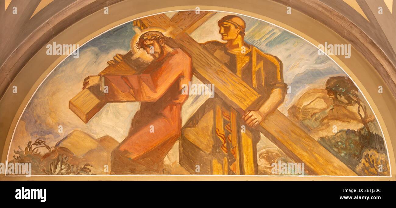 BARCELONE, ESPAGNE - 3 MARS 2020 : la fresque Simon de Cyrène aide ...