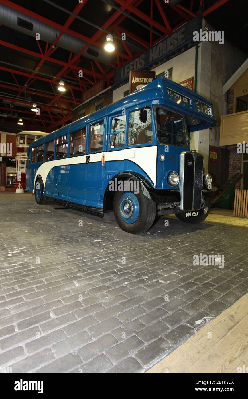 1960s Bus Stop Banque d'image et photos - Alamy