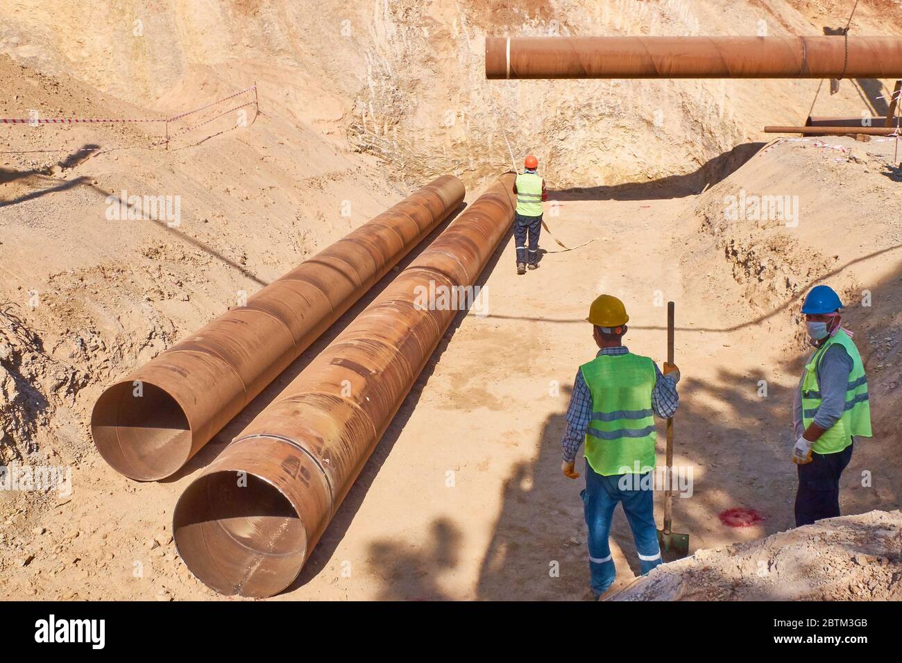 Ponceaux de drainage sous la route Banque de photographies et d’images ...