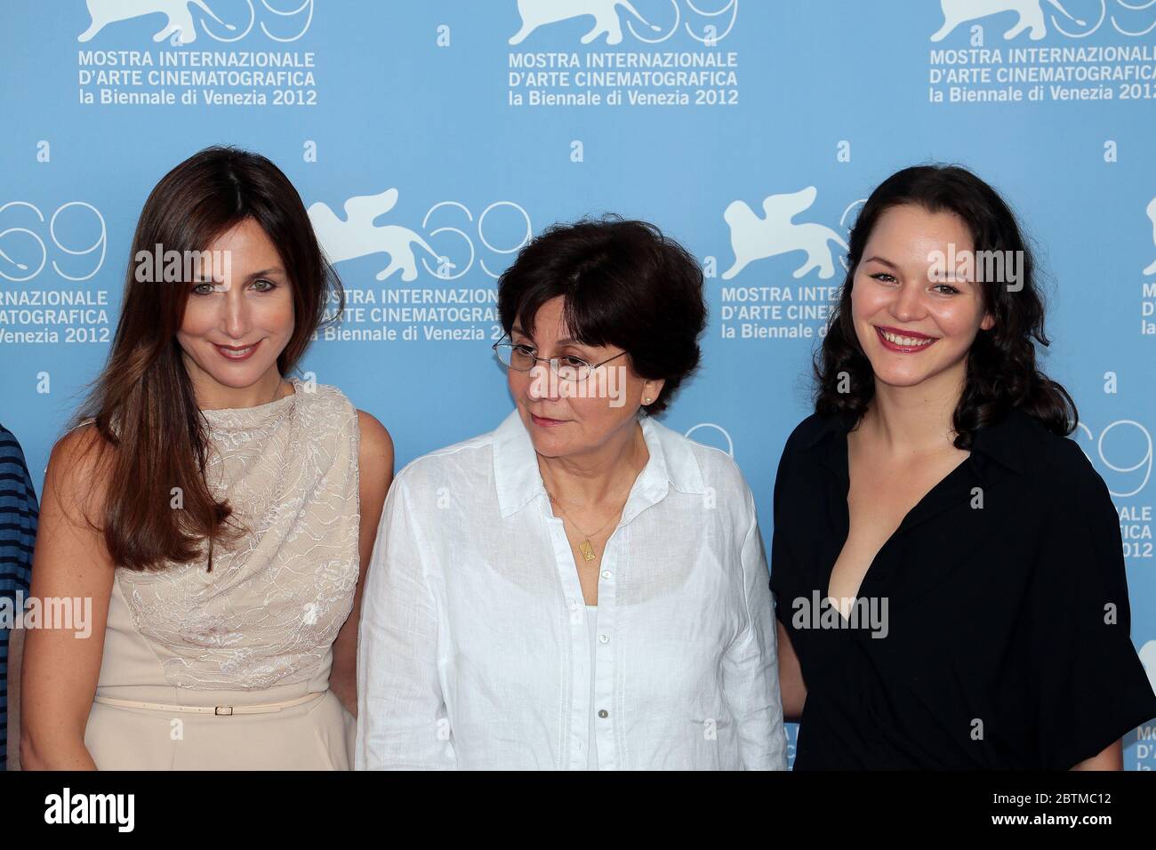 Elsa le lion Banque de photographies et d’images à haute résolution - Alamy