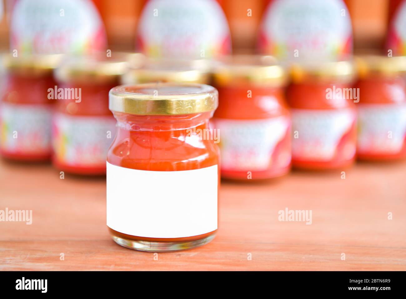 Ketchup pot Banque de photographies et d’images à haute résolution - Alamy