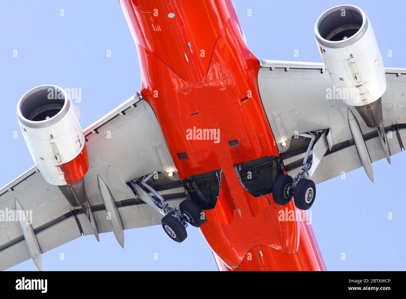 Avions volant à basse altitude Banque de photographies et d’images à ...