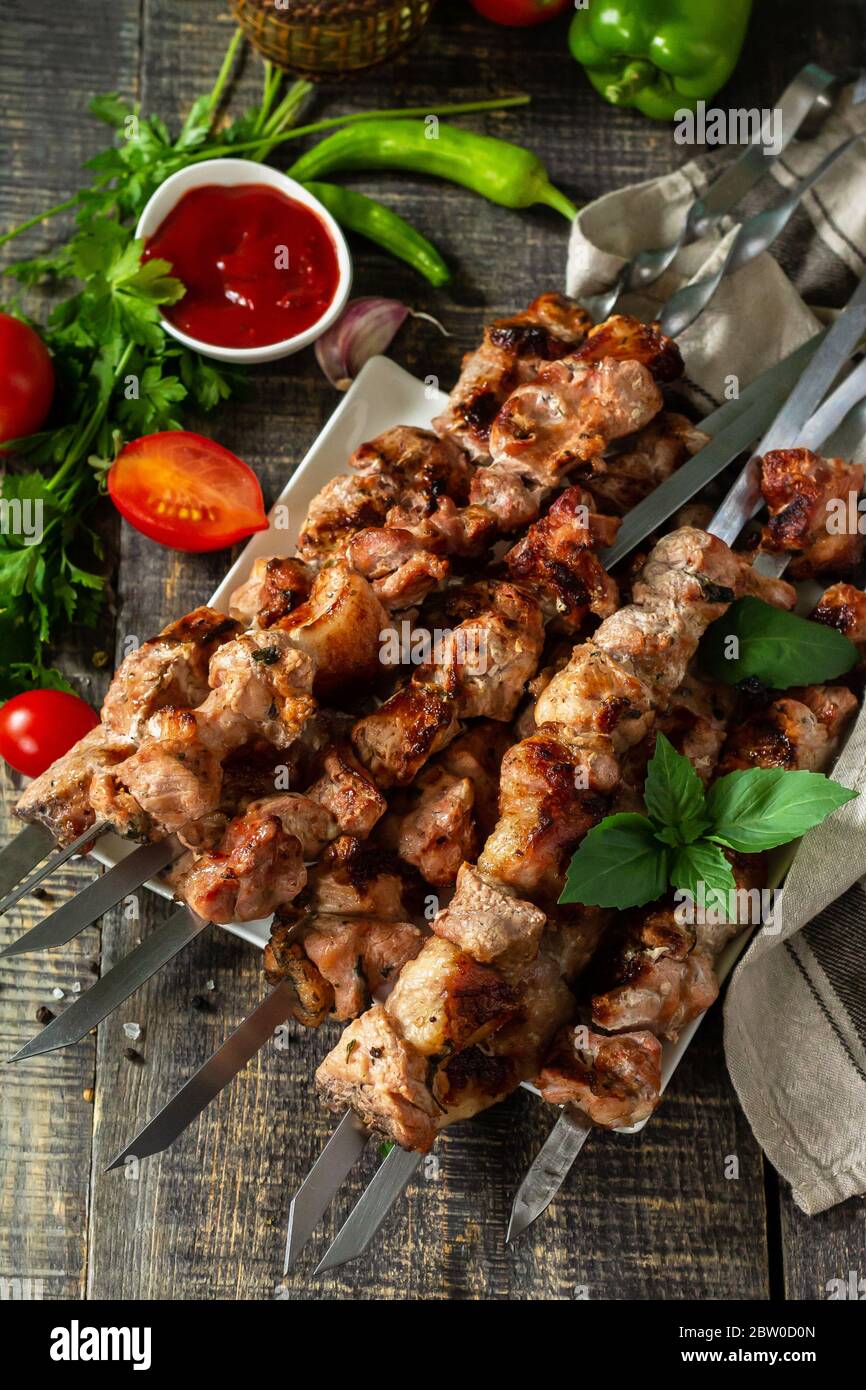 Griller De La Viande Au Barbecue Banque d'image et photos - Alamy