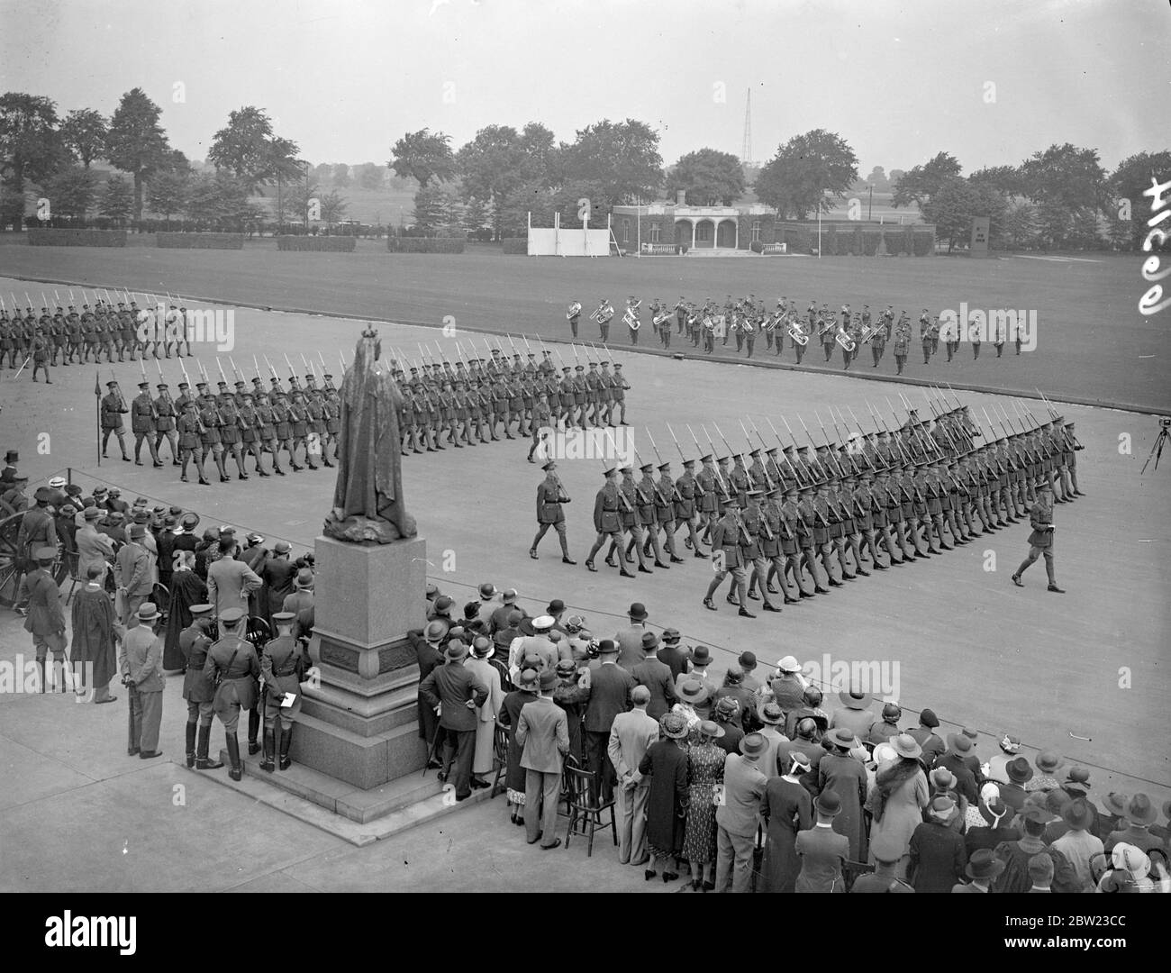 Inspection militaire Banque d'images noir et blanc - Alamy