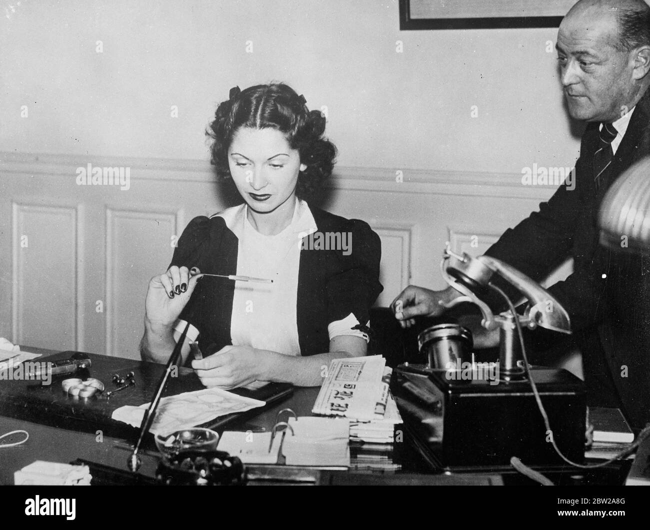 Lettre de menace de mort Banque d'images noir et blanc - Alamy Lettre de menace de mort Banque d'images noir et blanc - Alamy