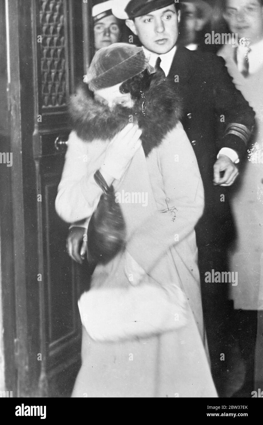 Colis retourne Banque d'images noir et blanc - Alamy