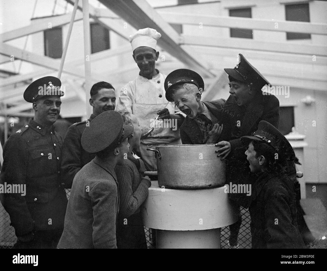 Lancashire fusiliers à passer Noël afloat - puddings comme consolation ...