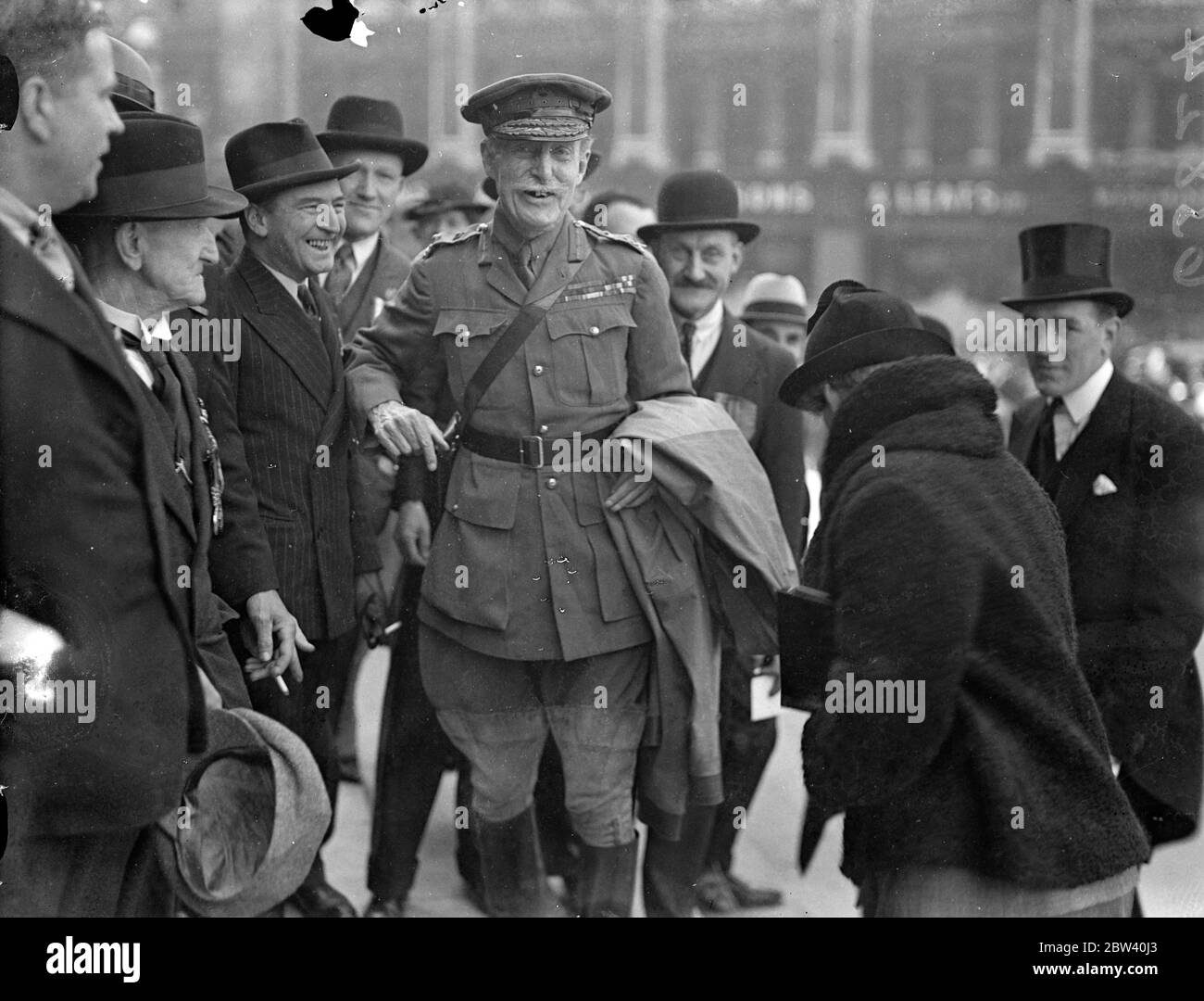 Le général Sir Ian Hamilton au service de jour d'Anzac avec les troupes ...