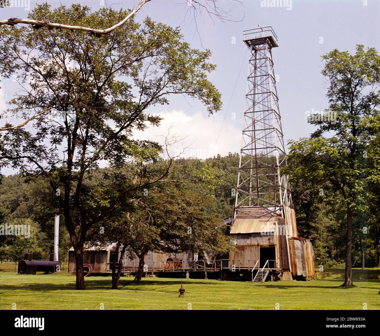 1800S 1859 DRAKE WELL MUSEUM DERRICK LE PREMIER PUITS DE PÉTROLE FORÉ ...