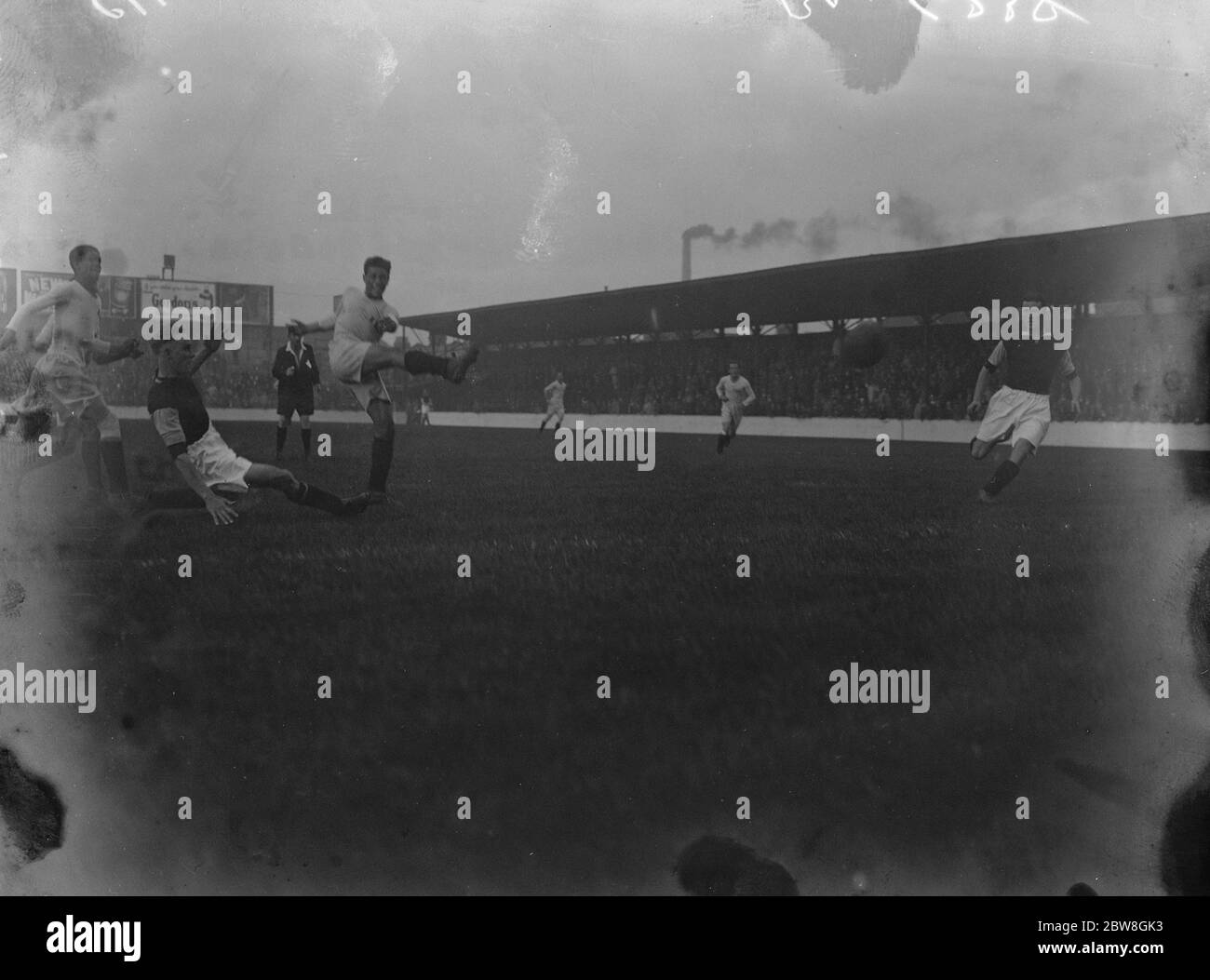 Pays de football Banque d'images noir et blanc - Alamy Pays de football Banque d'images noir et blanc - Alamy