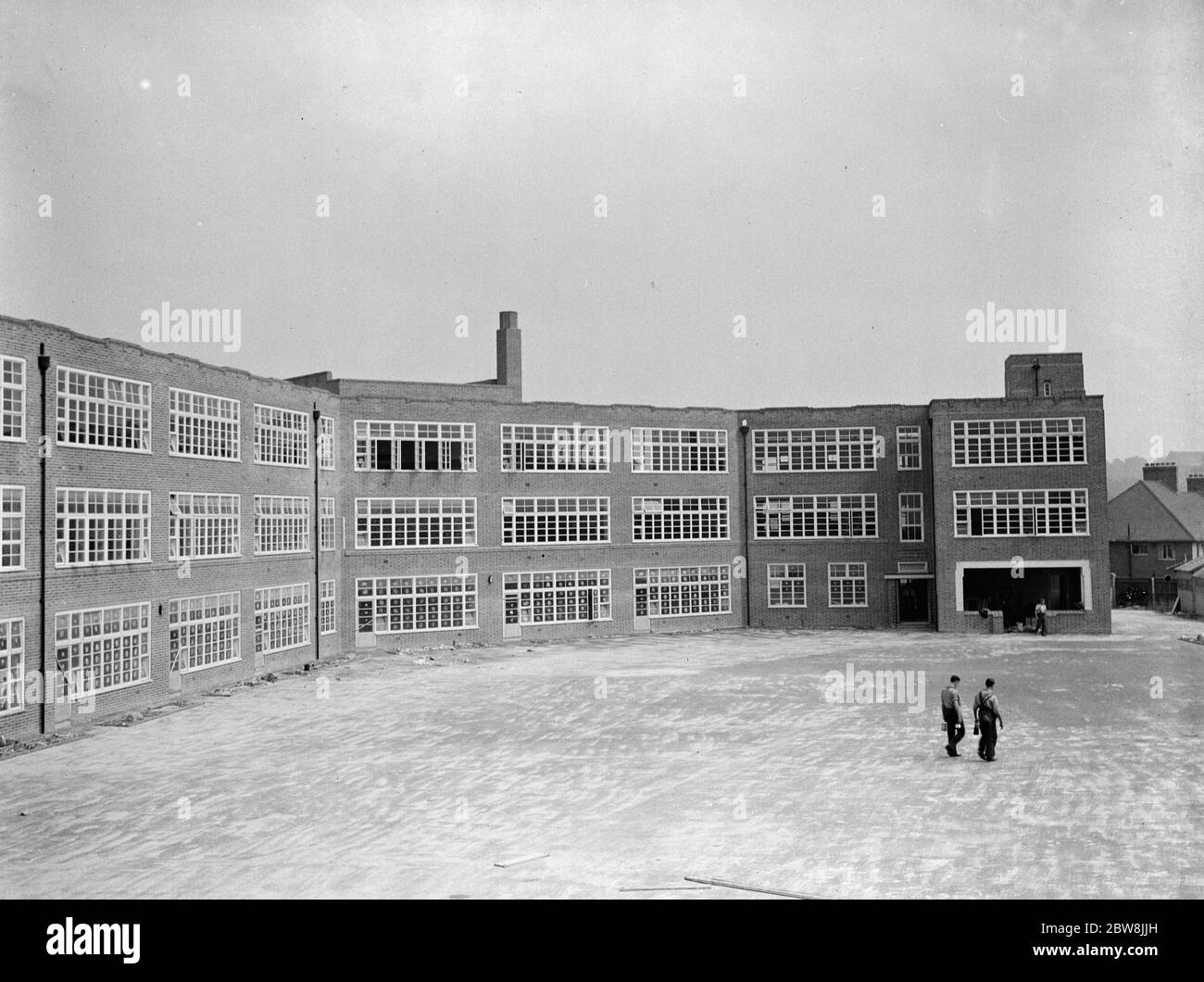 école moderne Banque d'images noir et blanc - Alamy