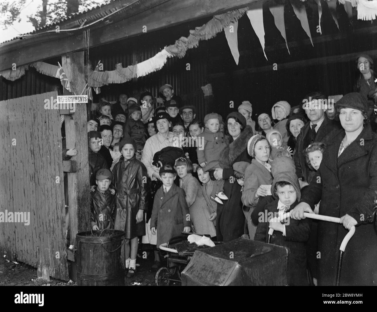 Le couronnement des thés à Mottingham , Kent , pour célébrer le ...