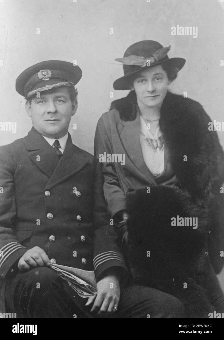 Capitaine de canot de sauvetage Banque d'images noir et blanc - Alamy