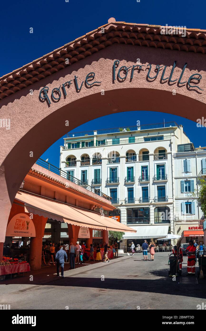 Le marche forville Banque de photographies et d’images à haute ...