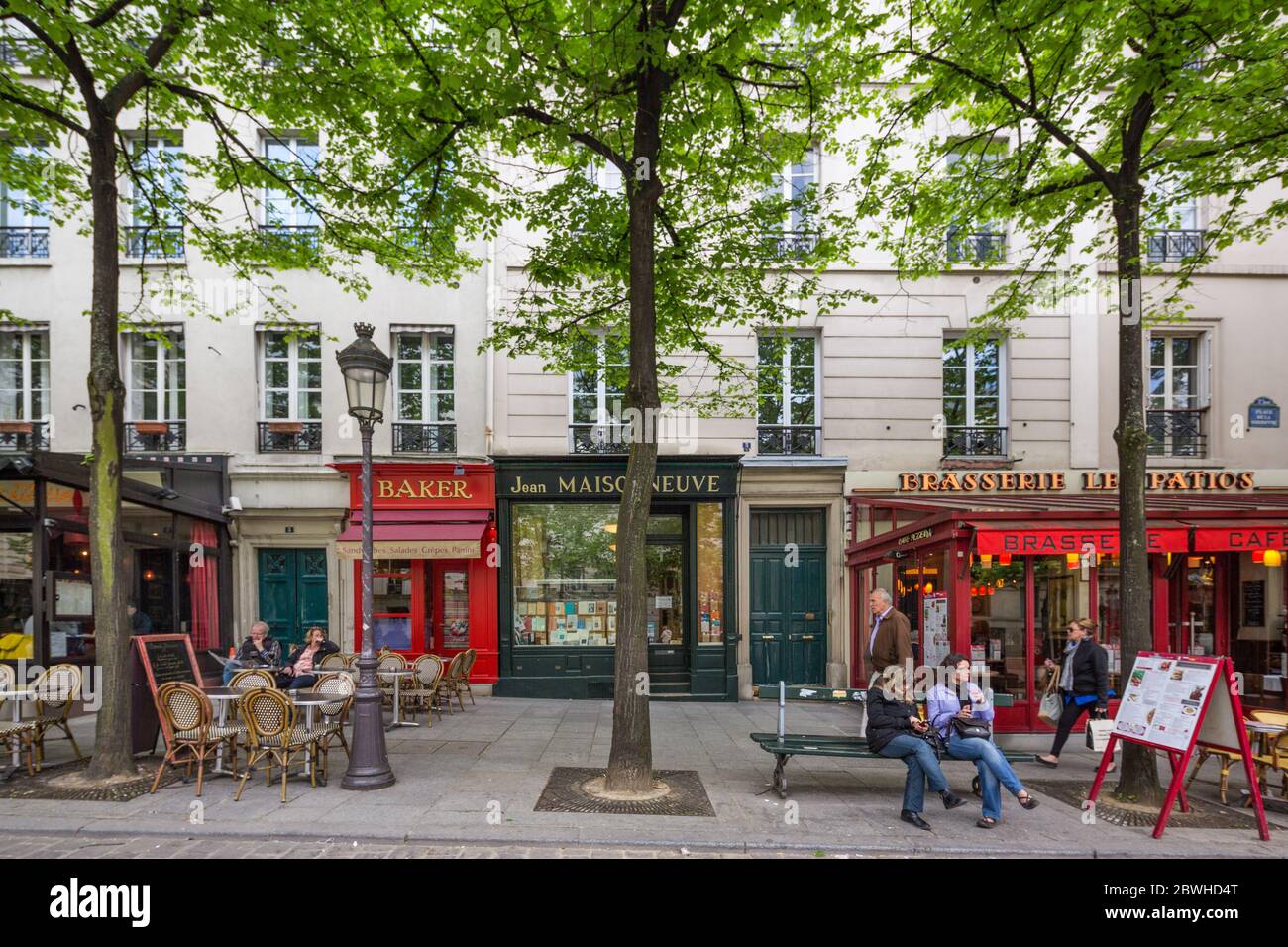 Scène de rue parisienne Banque de photographies et d’images à haute ...