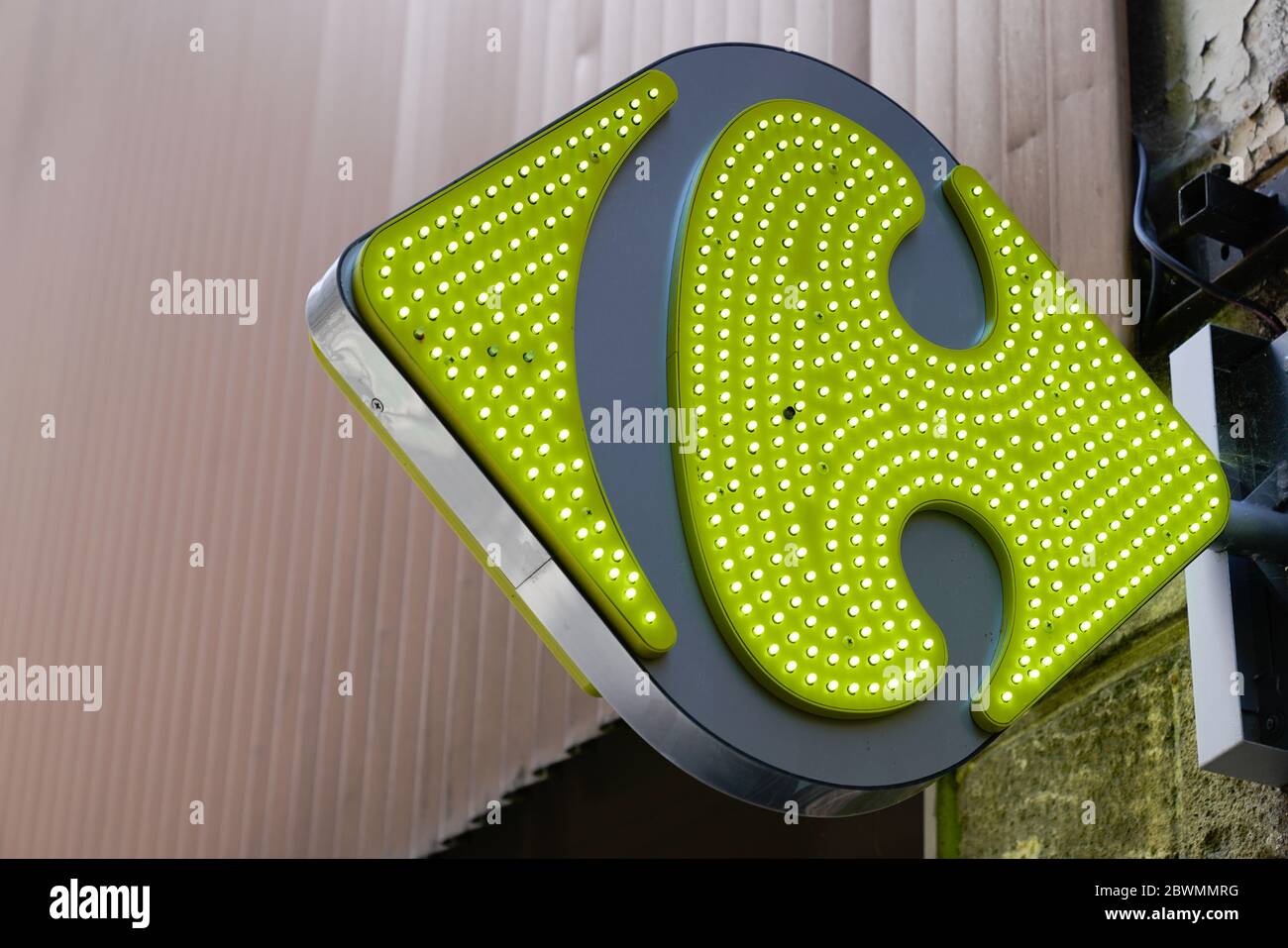 Carrefour logo sign Banque de photographies et d’images à haute ...