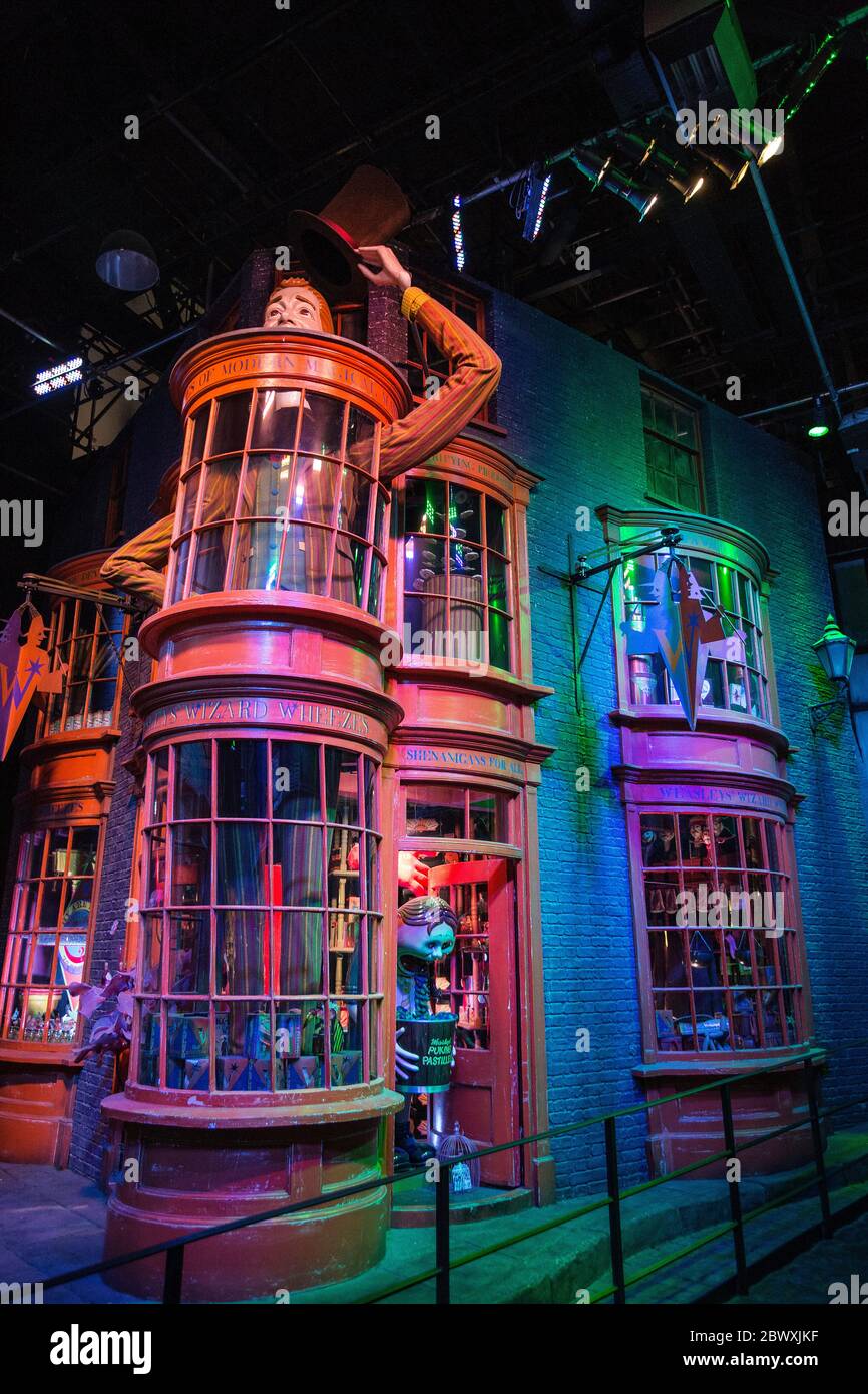 Fred et George Weasley's, Weasleys Wizard Wheezes Shop à Warner Bros ...