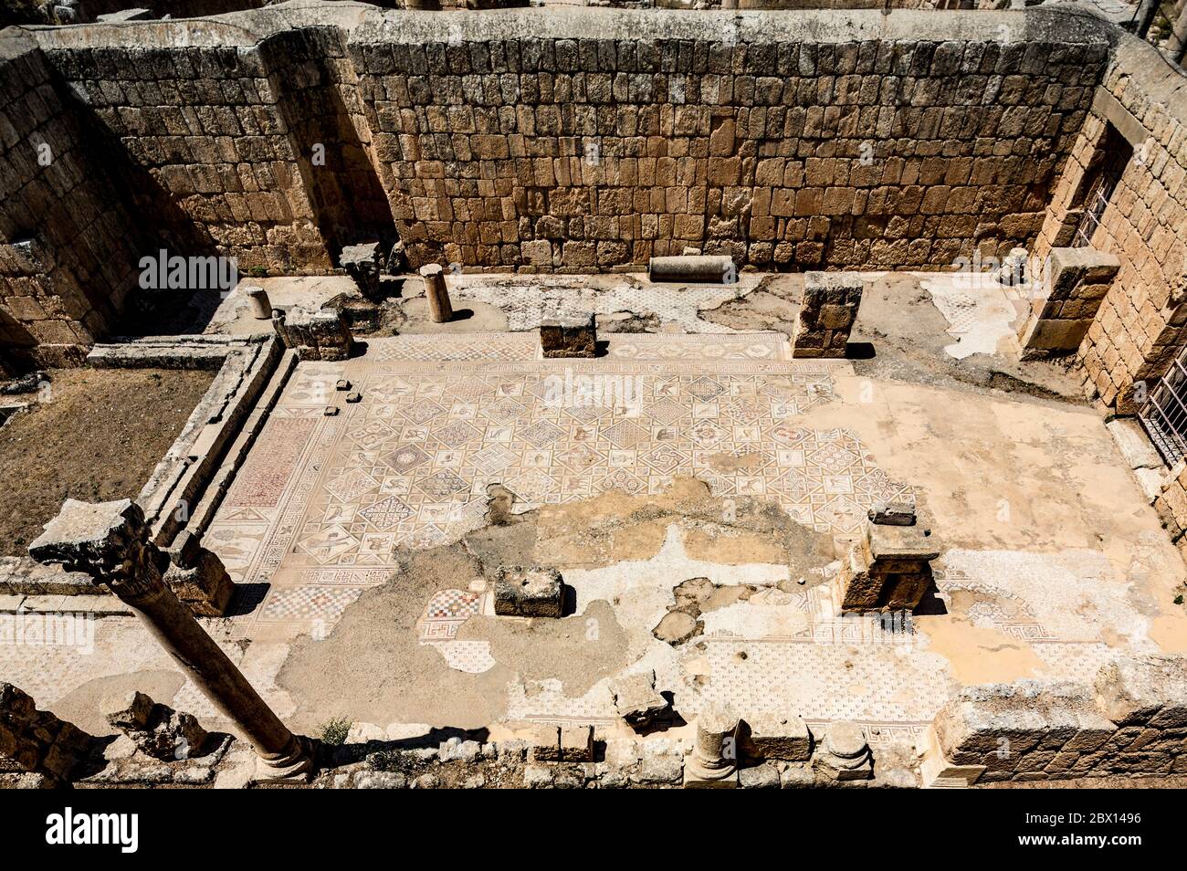 Sol en mosaïque de l'église Saint-Jean-Baptiste, Jerash, Jordanie Photo ...