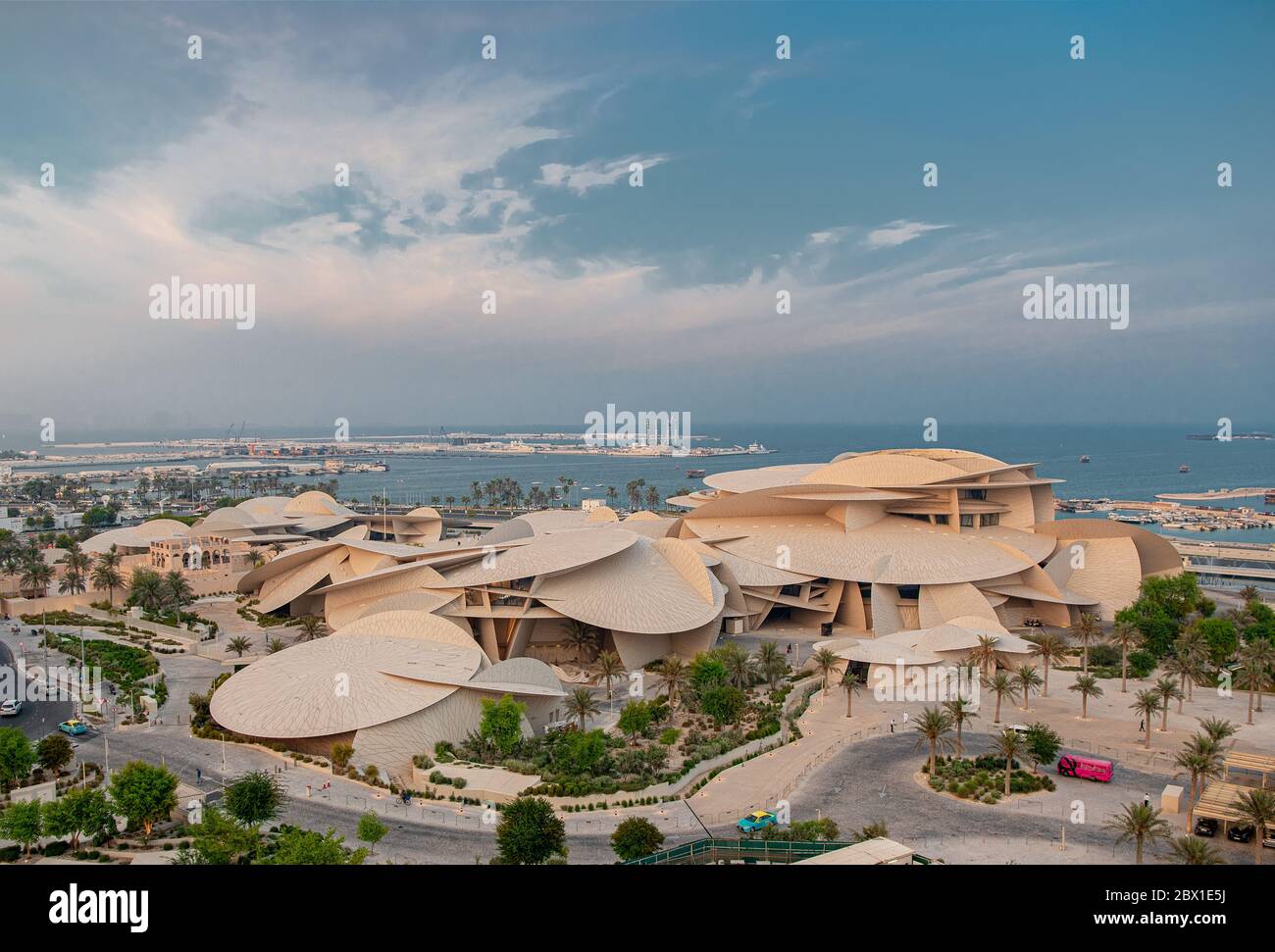 National museum of qatar doha Banque de photographies et d’images à haute résolution - Page 2 ...