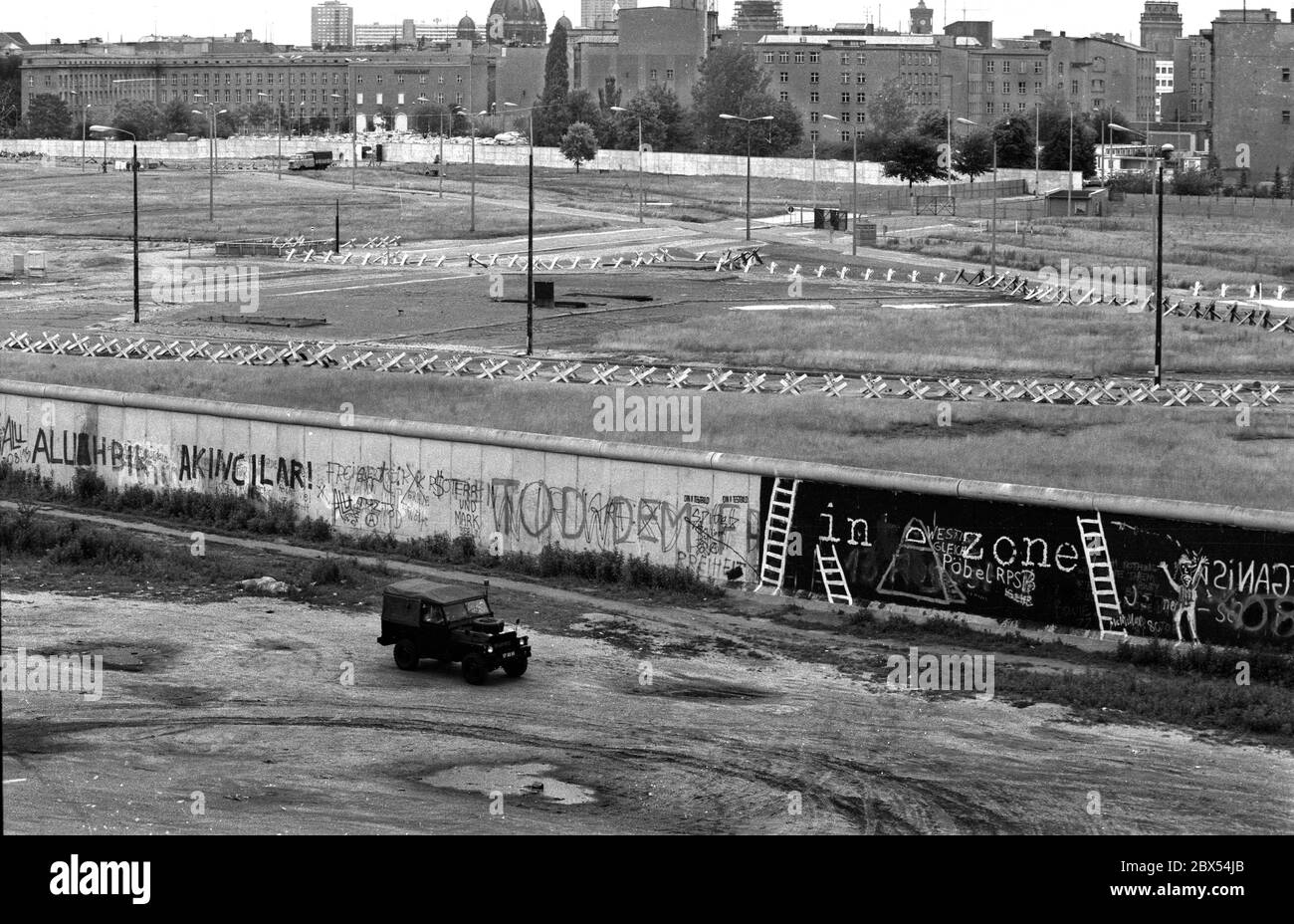 Mur de berlin 1982 Banque de photographies et d’images à haute ...