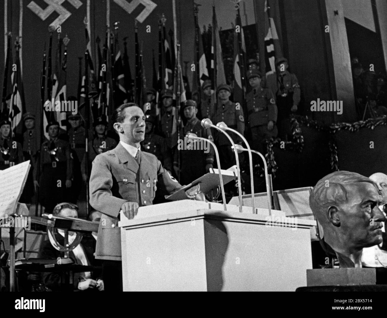 Lutrin livre Banque de photographies et d’images à haute résolution - Alamy