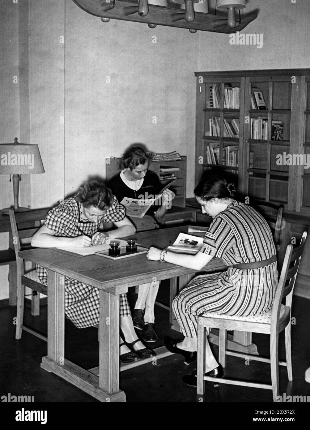 Deutsches frauenwerk Banque de photographies et d’images à haute ...