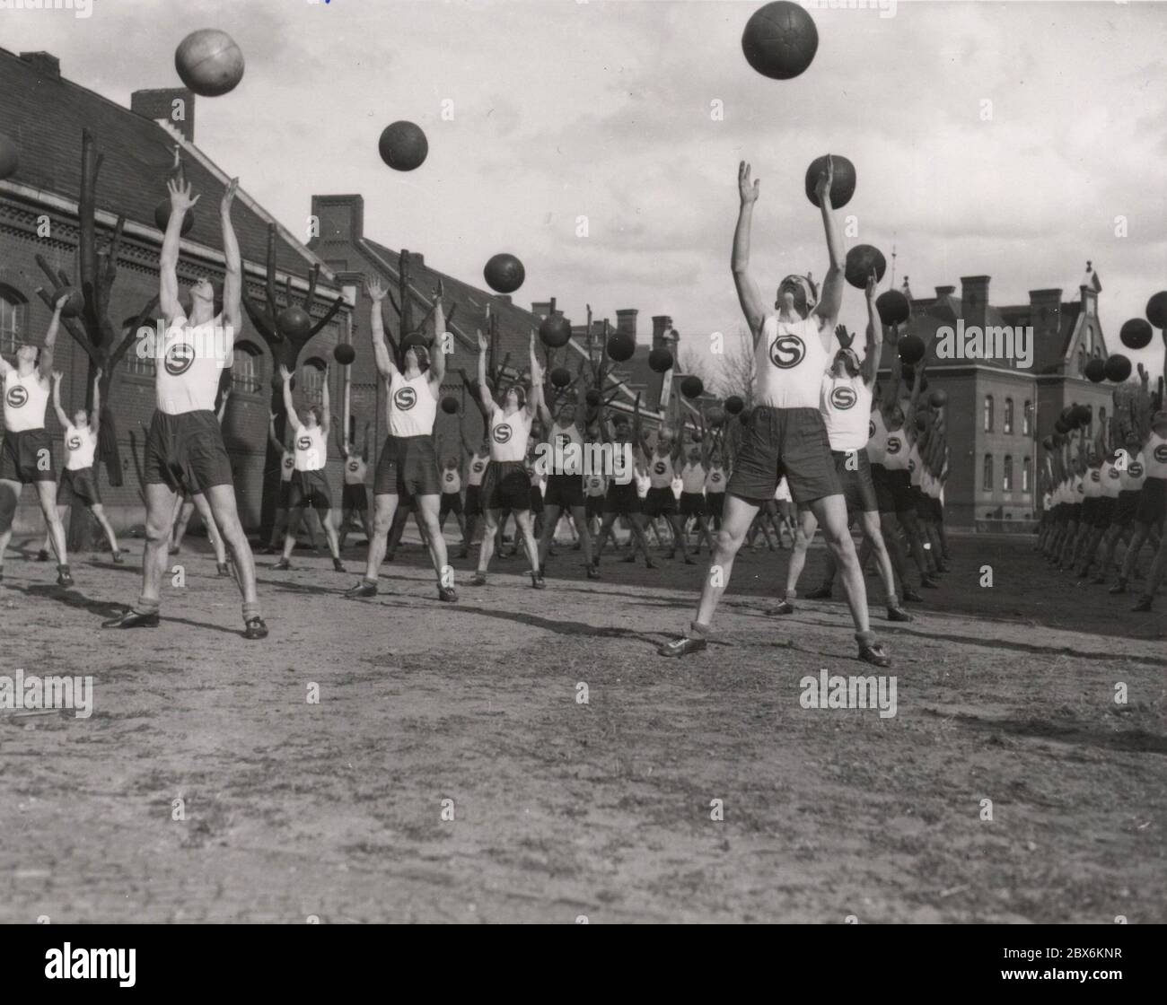 Entraînement sportif avec la police. Heinrich Hoffmann photographie ...