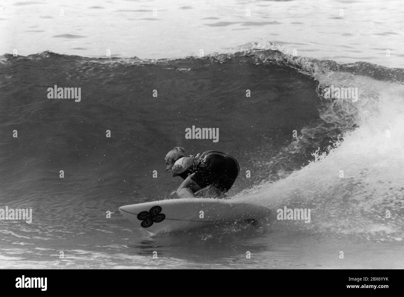 Le pionnier de la conception de surfers et surfers professionnels ...