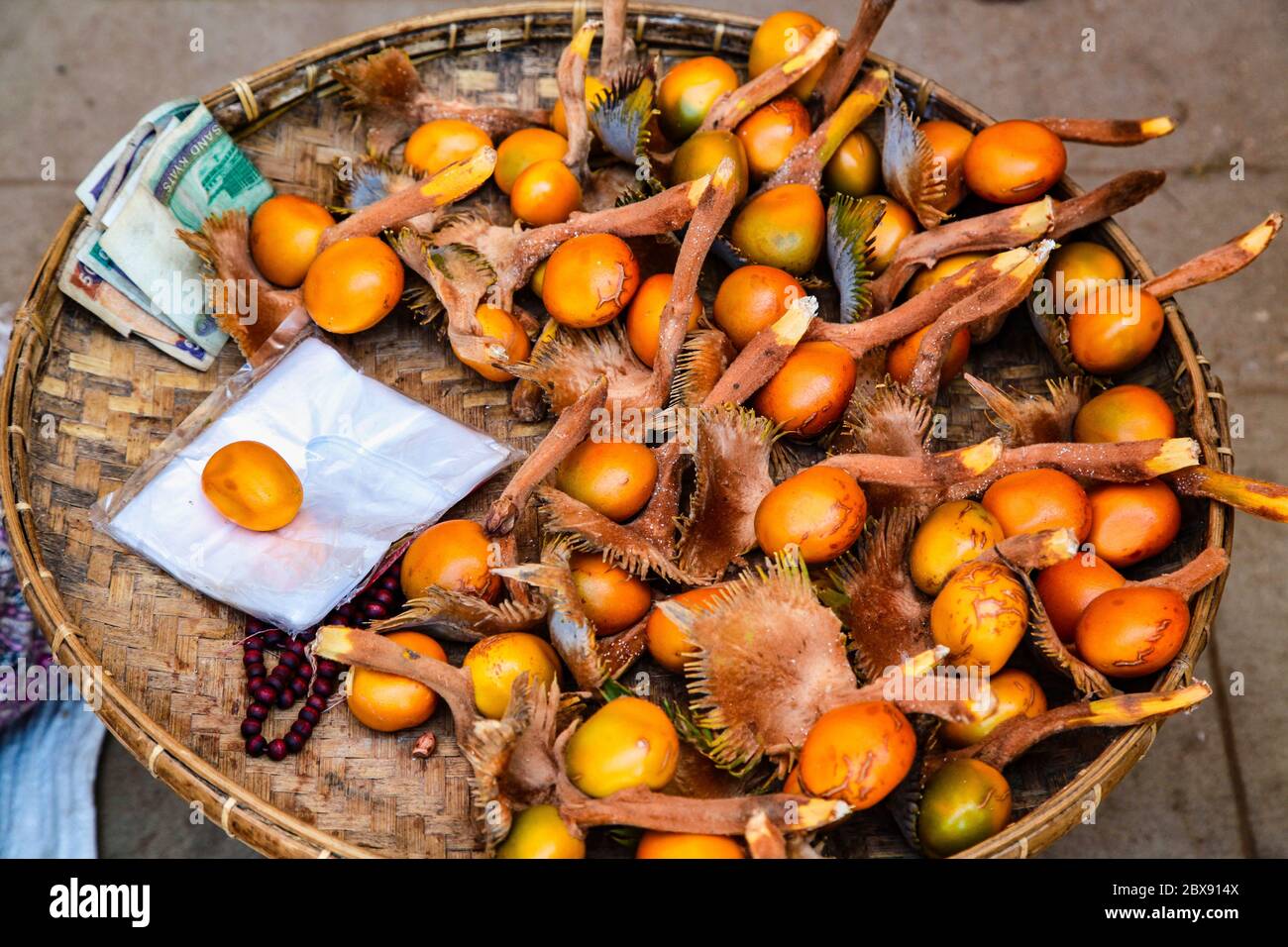 Fruits dans le temple bouddhiste d'Ananda construit par le roi ...