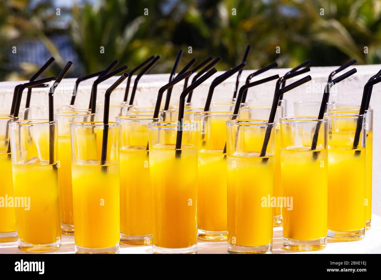 Cocktail avec de la paille Banque de photographies et d’images à haute ...